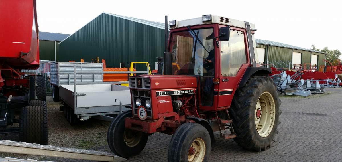 International 585xl op weg naar polen